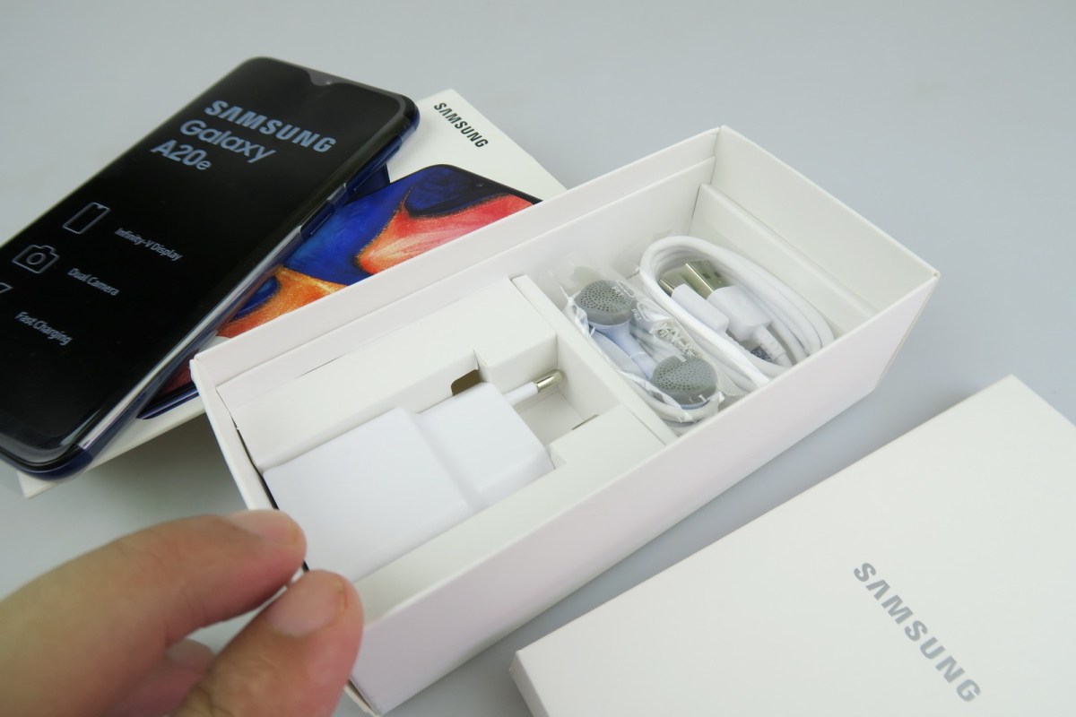 Samsung removes the charger from the package - run4tech.net - IT News ...
